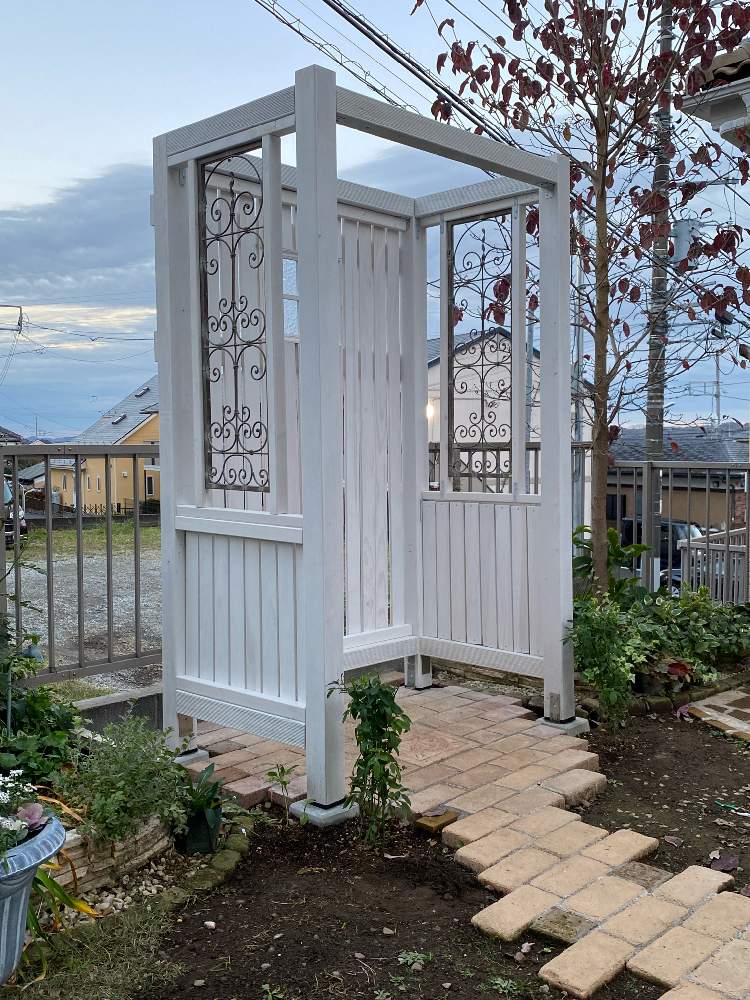 シーティングアーバーの投稿画像 by inononさん｜小さな庭と花のある暮らしと庭づくりと庭DIYとおうち園芸と花のある暮らしと庭づくりと庭 ...